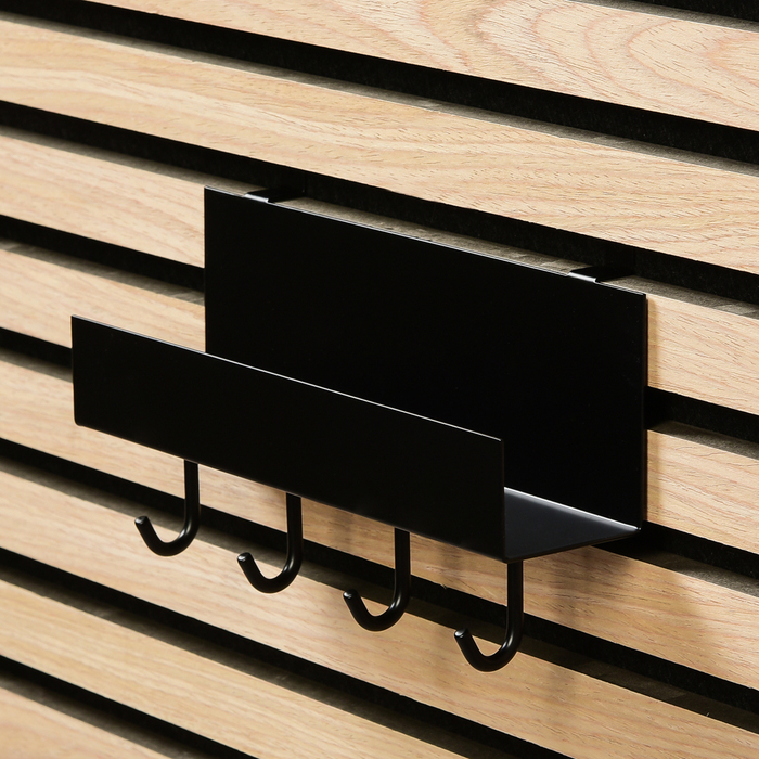 Hylde med knager til akustikpanel mat sort | jem & fix