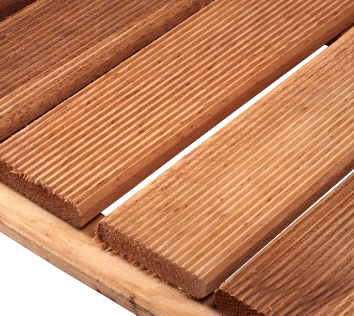 Brunimpregnerte treheller til hagen | Kjøp dem hos jem & fix