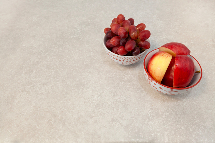 Billig laminatbänkskiva i ljusgrå betong - jem & fix